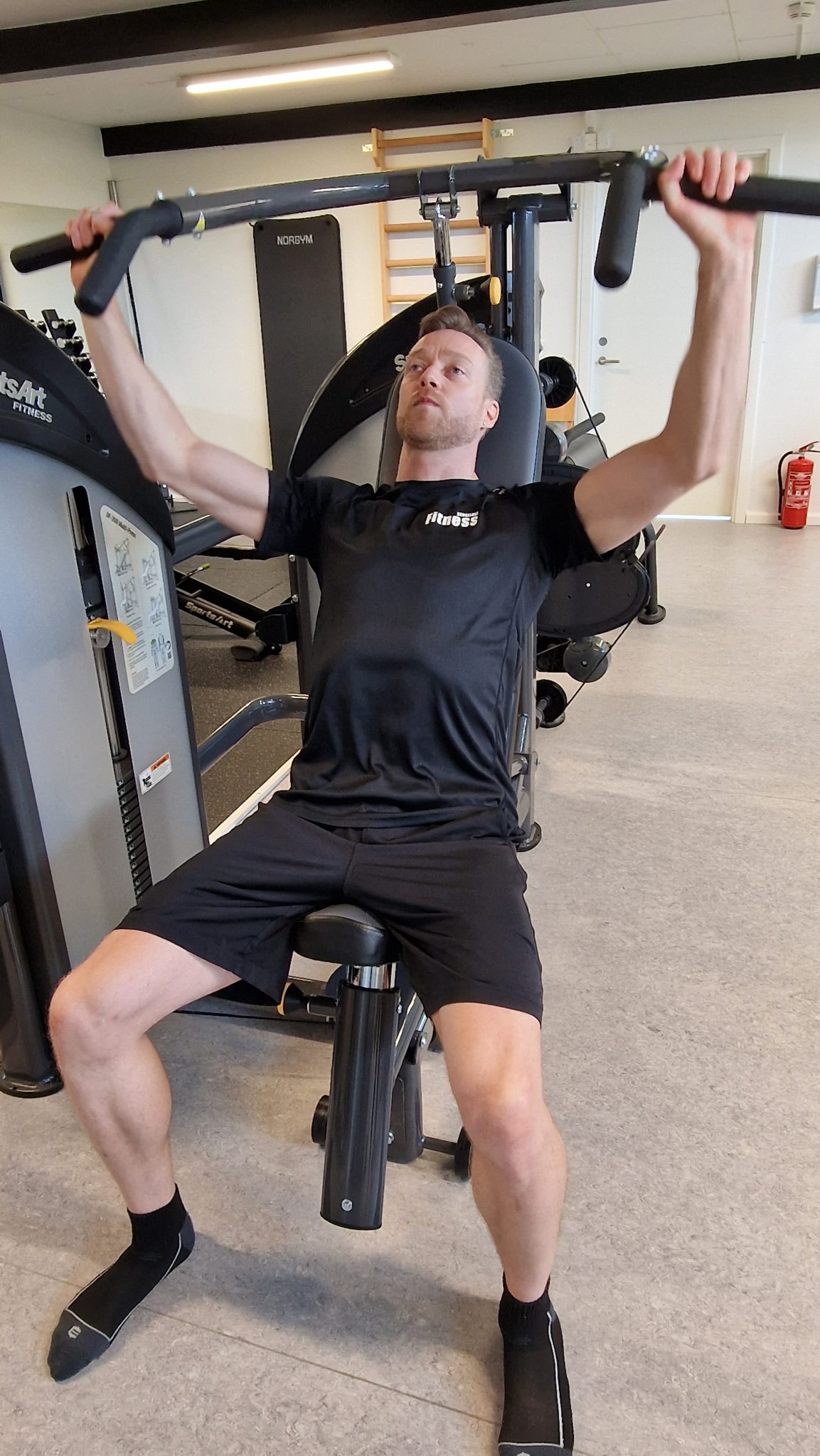 Ny multipres maskine til bryst og skulder - Sengeløse Badminton Tennis ...