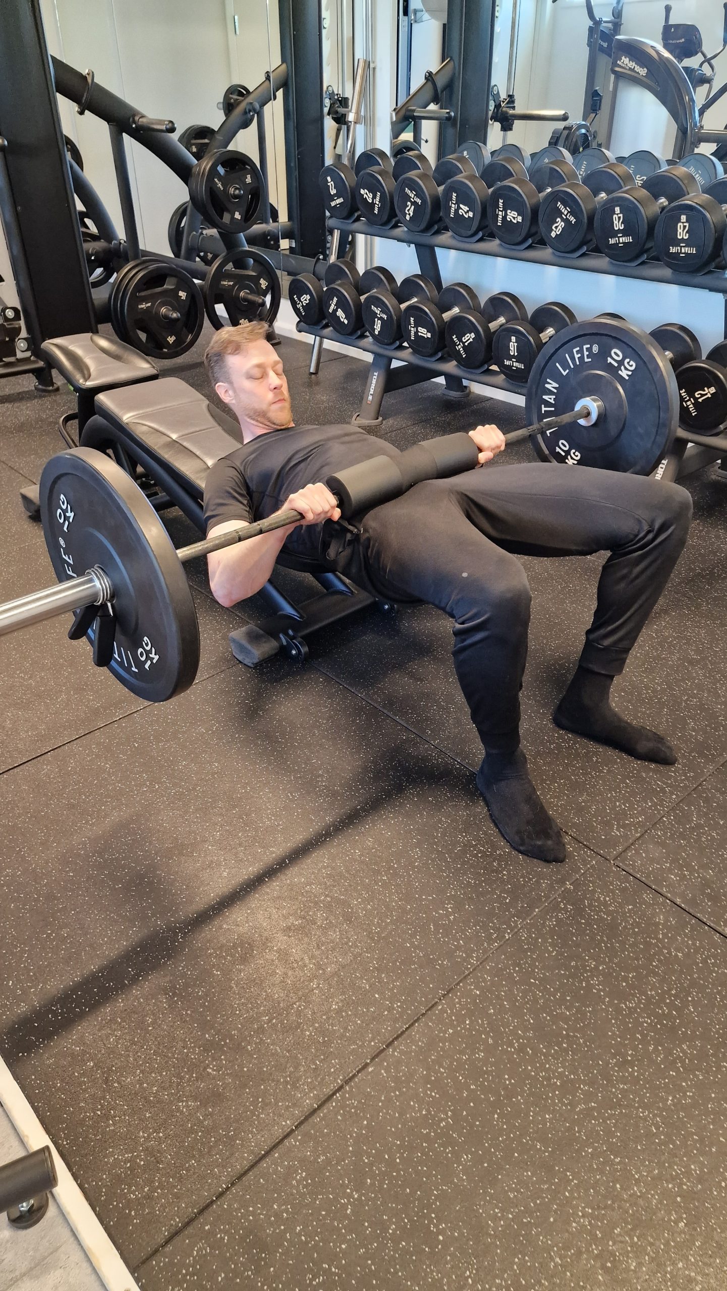 Hip thrust og dødløft med vores nye bumper plates - Sengeløse Badminton ...